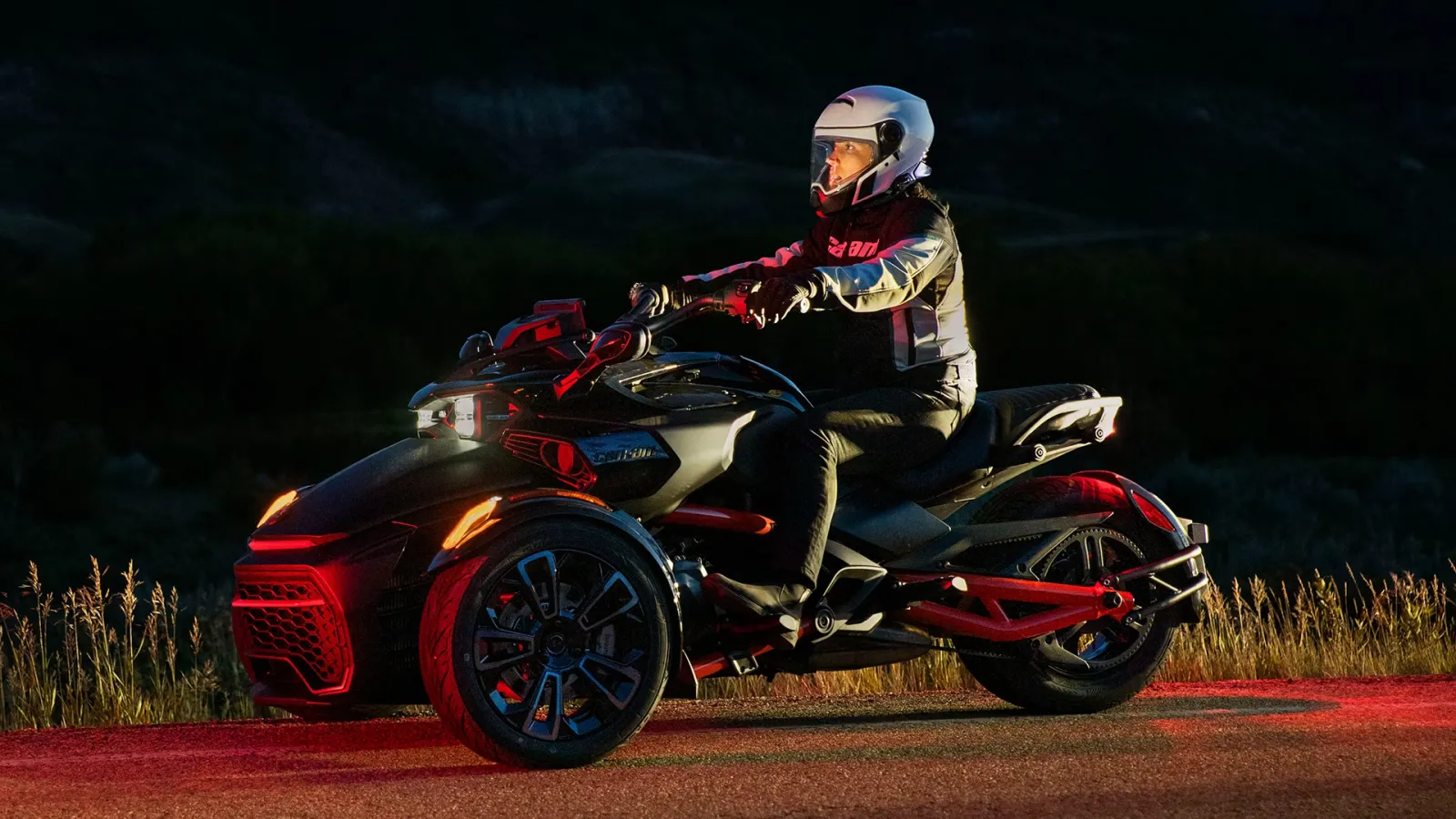 Novedades 2024: Can-Am On-Road - DA Powersports